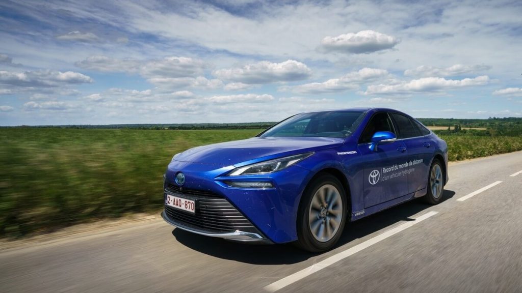 Toyota Mirai Travels 623 Miles on a Single Tank of Hydrogen, Sets World ...