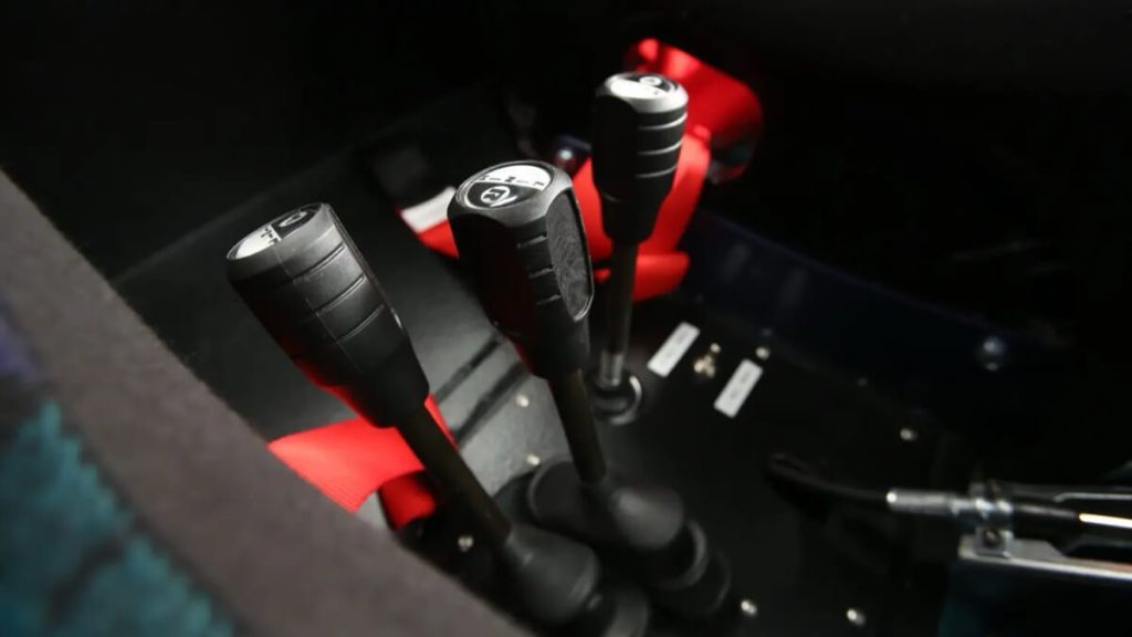 Toyota FJ Bruiser: Classic Land Cruiser + NASCAR V8 = Madness